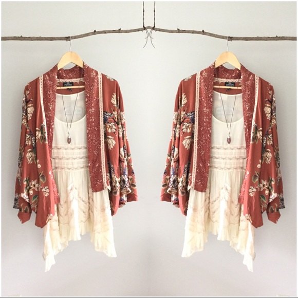 Angie | Tops | Boho Floral Print Batwing Sleeve Kimono | Poshmark